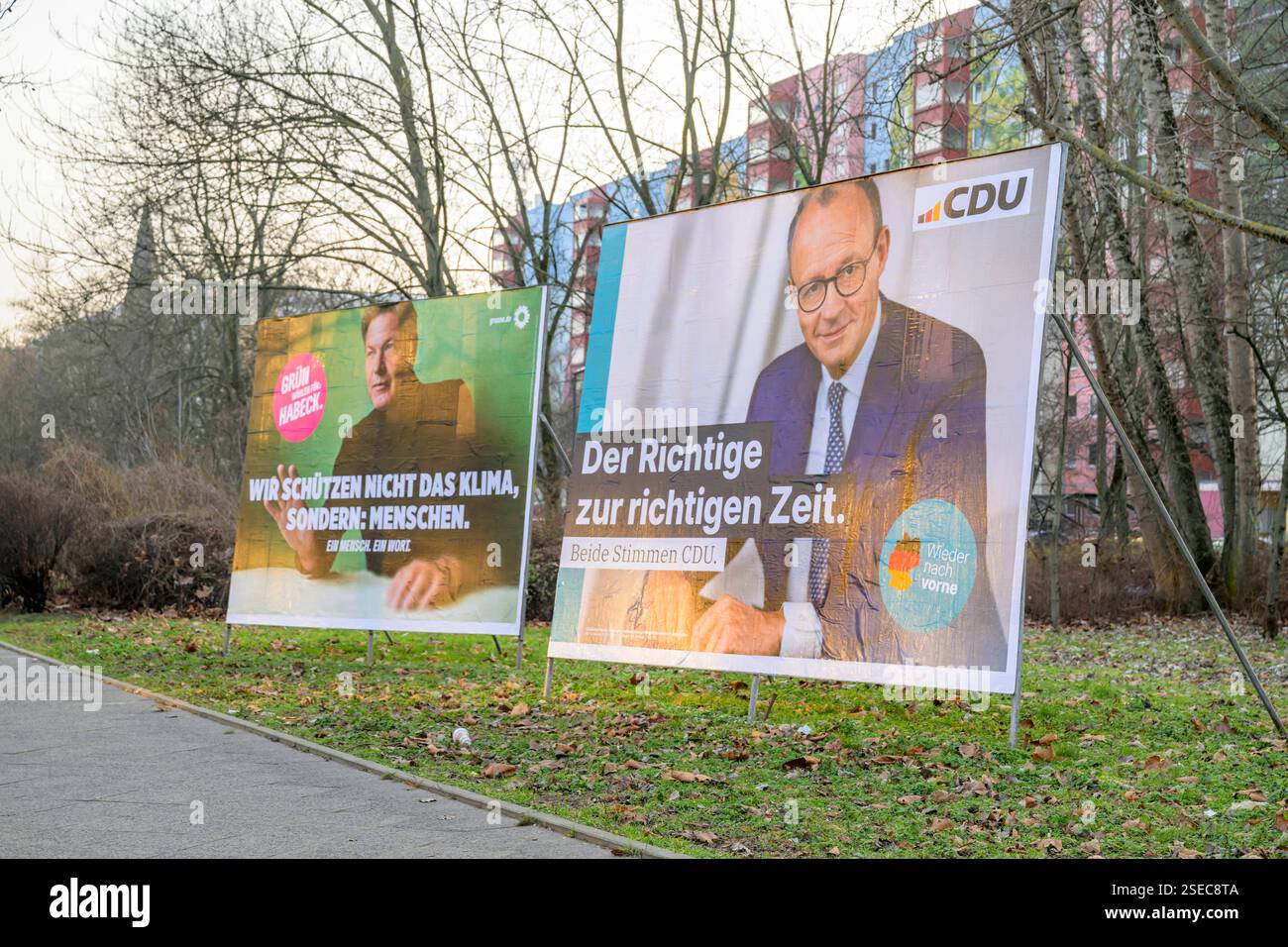 GER, Berlin, Wahl, Wahlplakate, Plakatierung im oeffentlichen ...