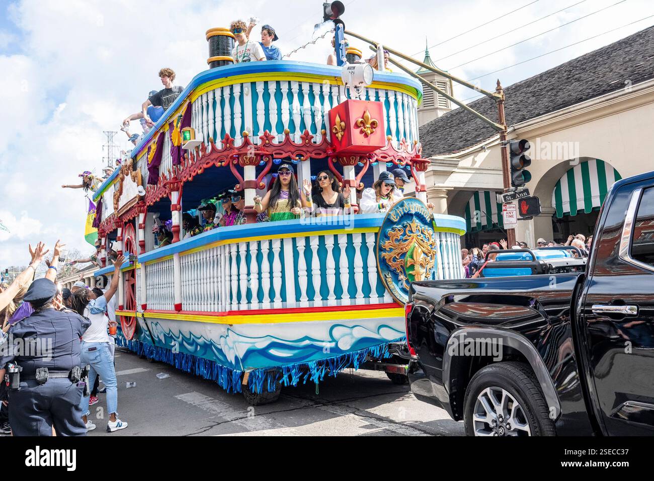 Parade floats participate in the New Orleans Super Bowl Host Committee ...