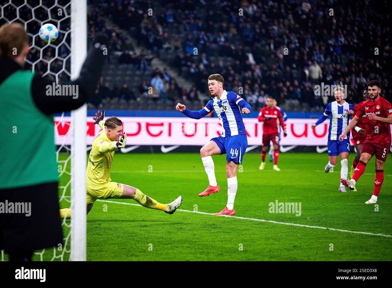 Berlin, Deutschland. 08th Feb, 2025. Linus Gechter (Hertha BSC, #44 ...