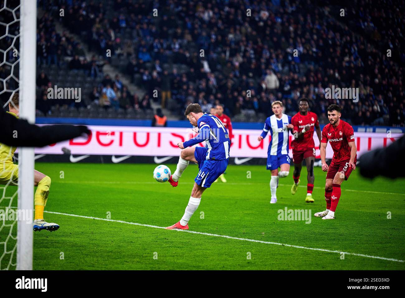 Berlin, Deutschland. 08th Feb, 2025. Linus Gechter (Hertha BSC, #44 ...