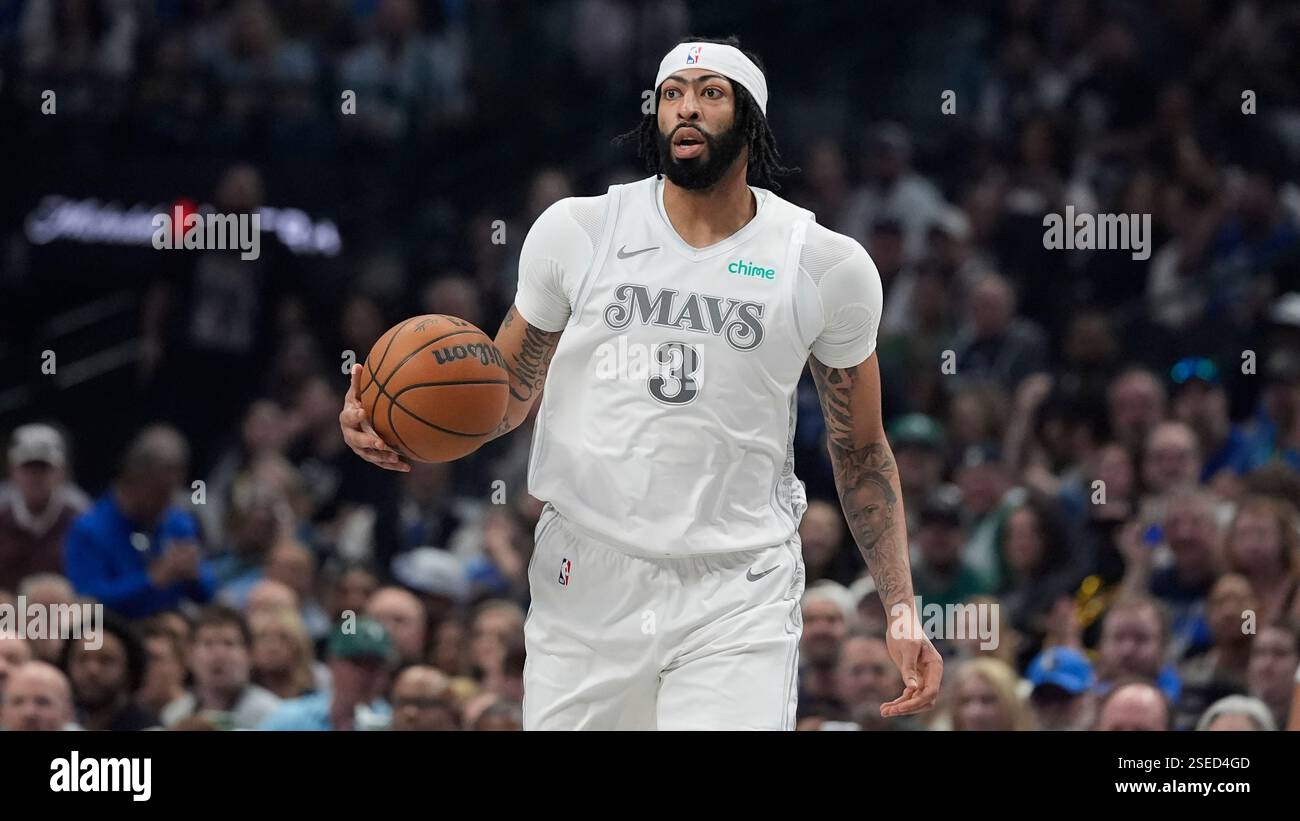 Dallas Mavericks forward Anthony Davis (3) dribbles during the first ...