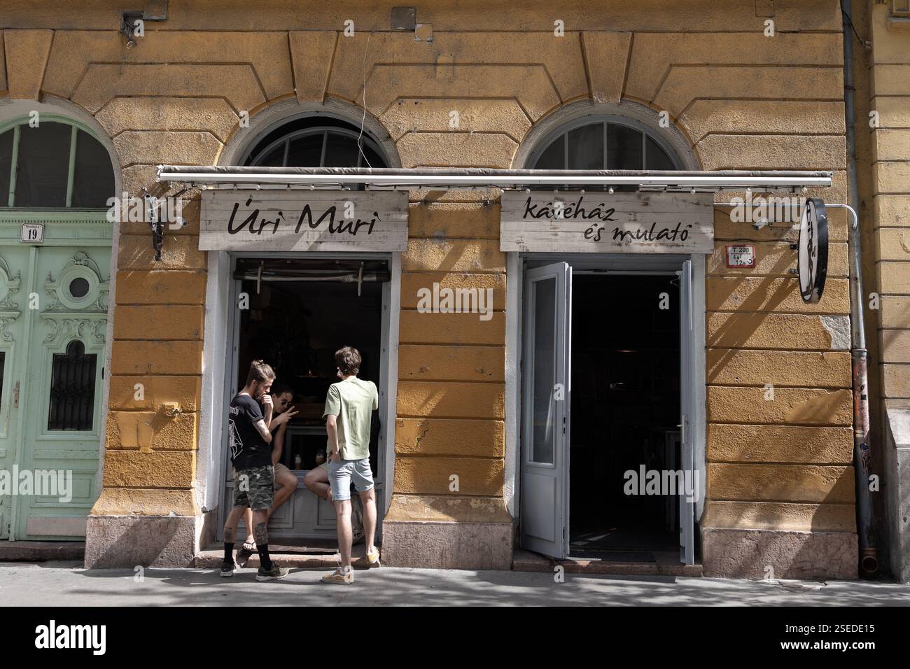 Friends Enjoying Drinks at Uri Muri Bar in Budapest - Hungary Stock ...