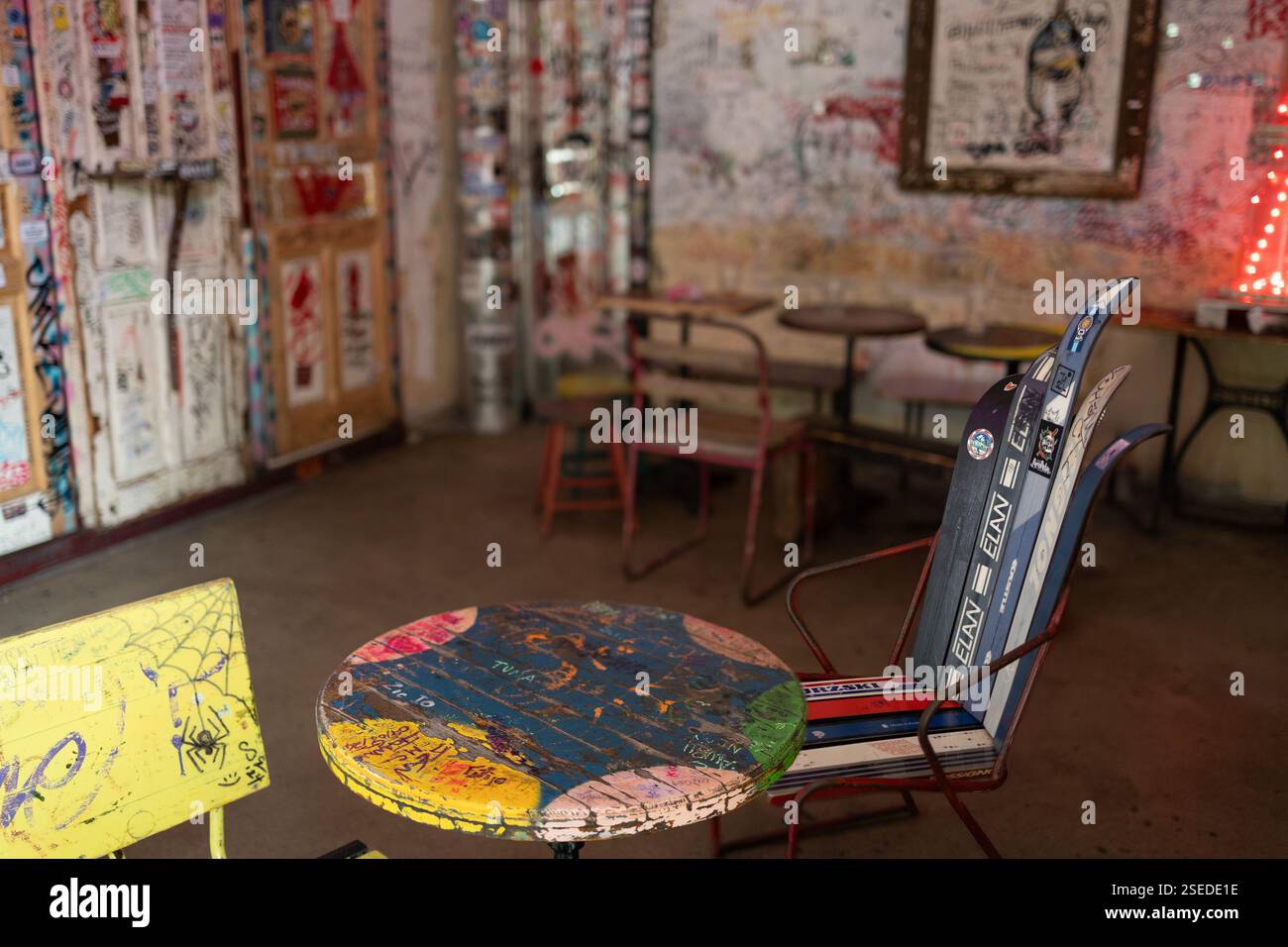 Ruins Bars in Budapest, creativity and art with Discarded Objects ...