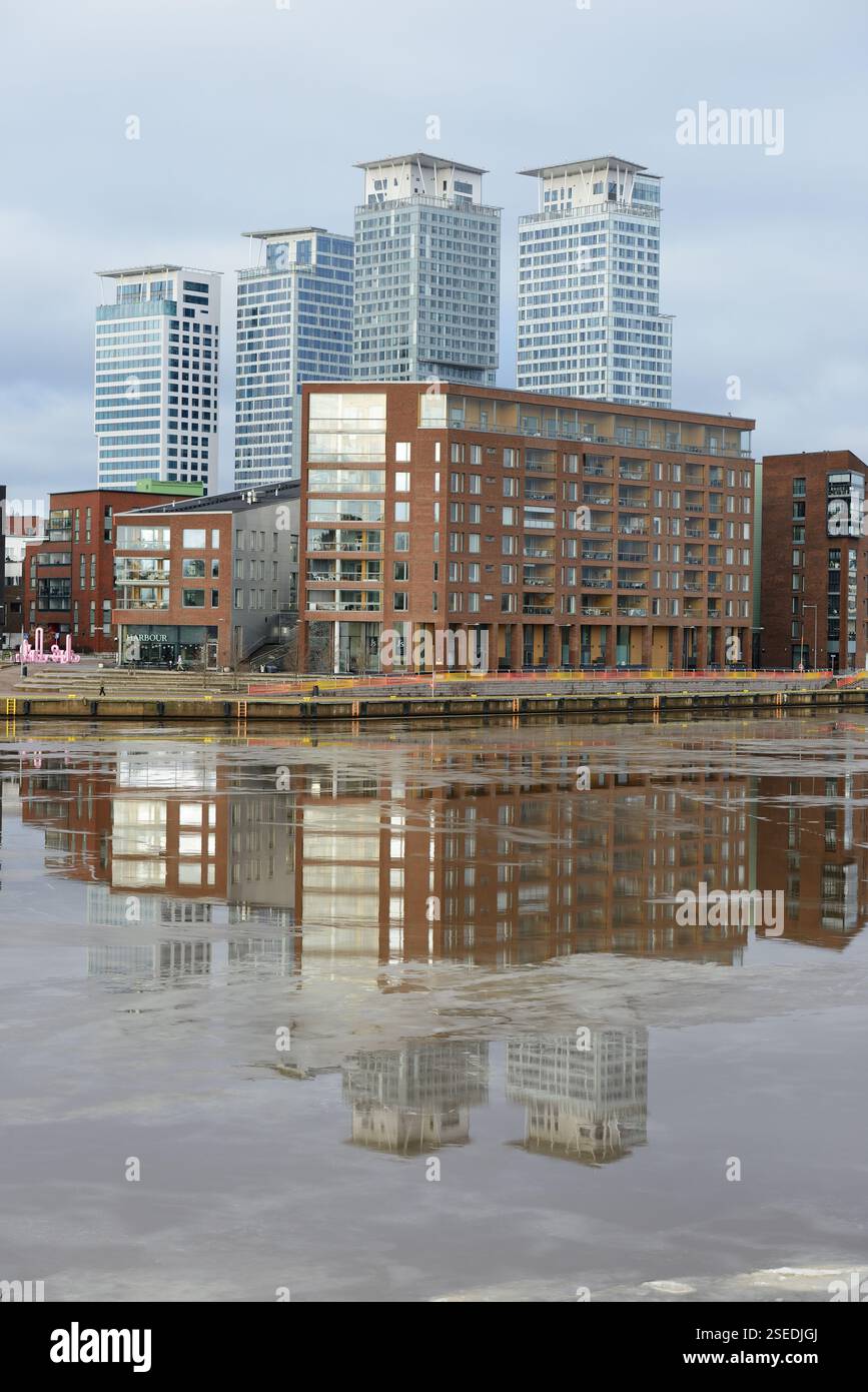 Sustainable modern high rise hi-res stock photography and images - Alamy