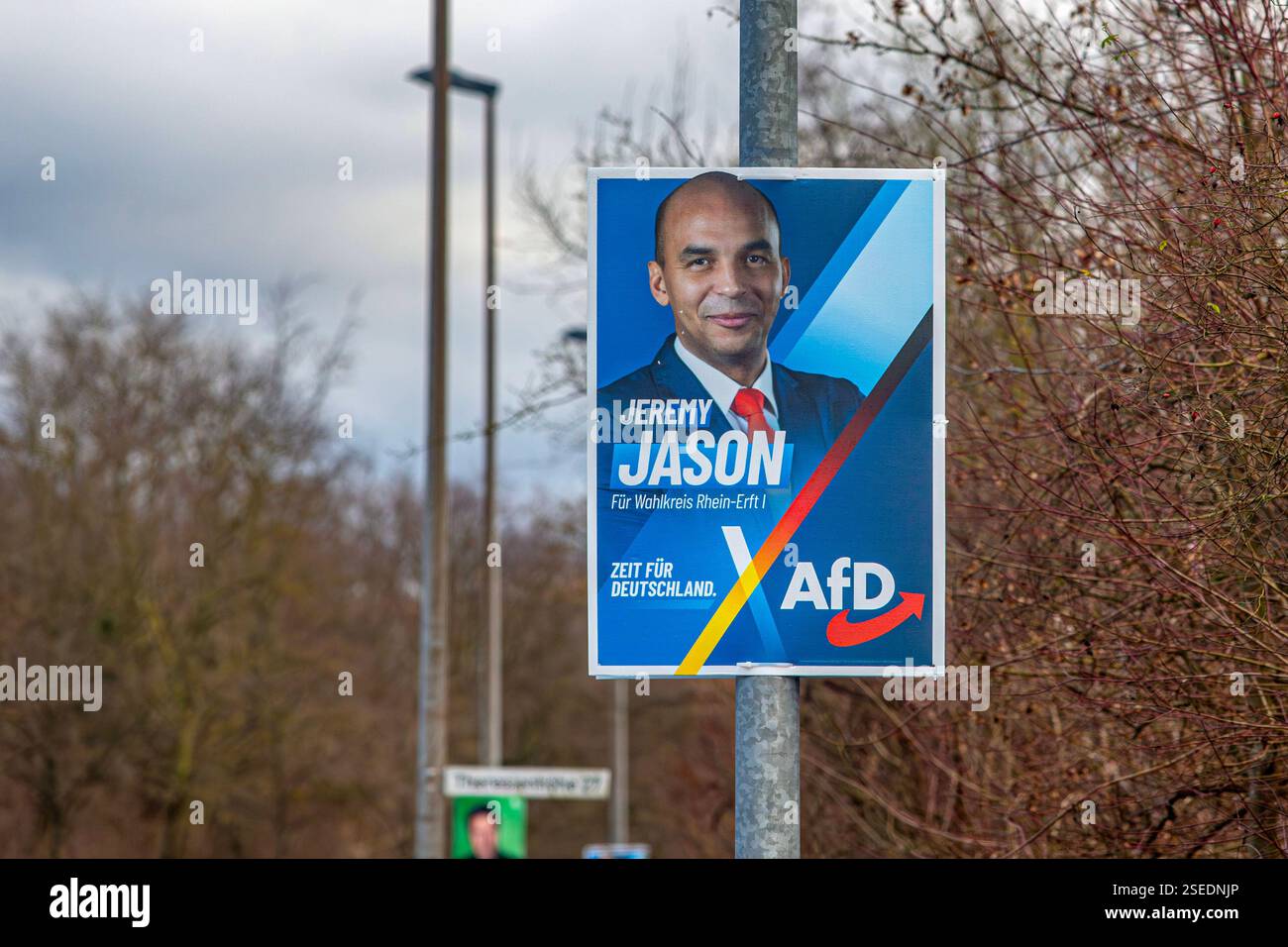 Wahlplakate zur Bundestagswahl am 23. Februar 2025 sind in der Nähe von ...