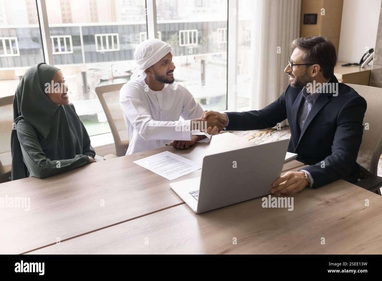 Muslim couple sign contract hi-res stock photography and images - Alamy