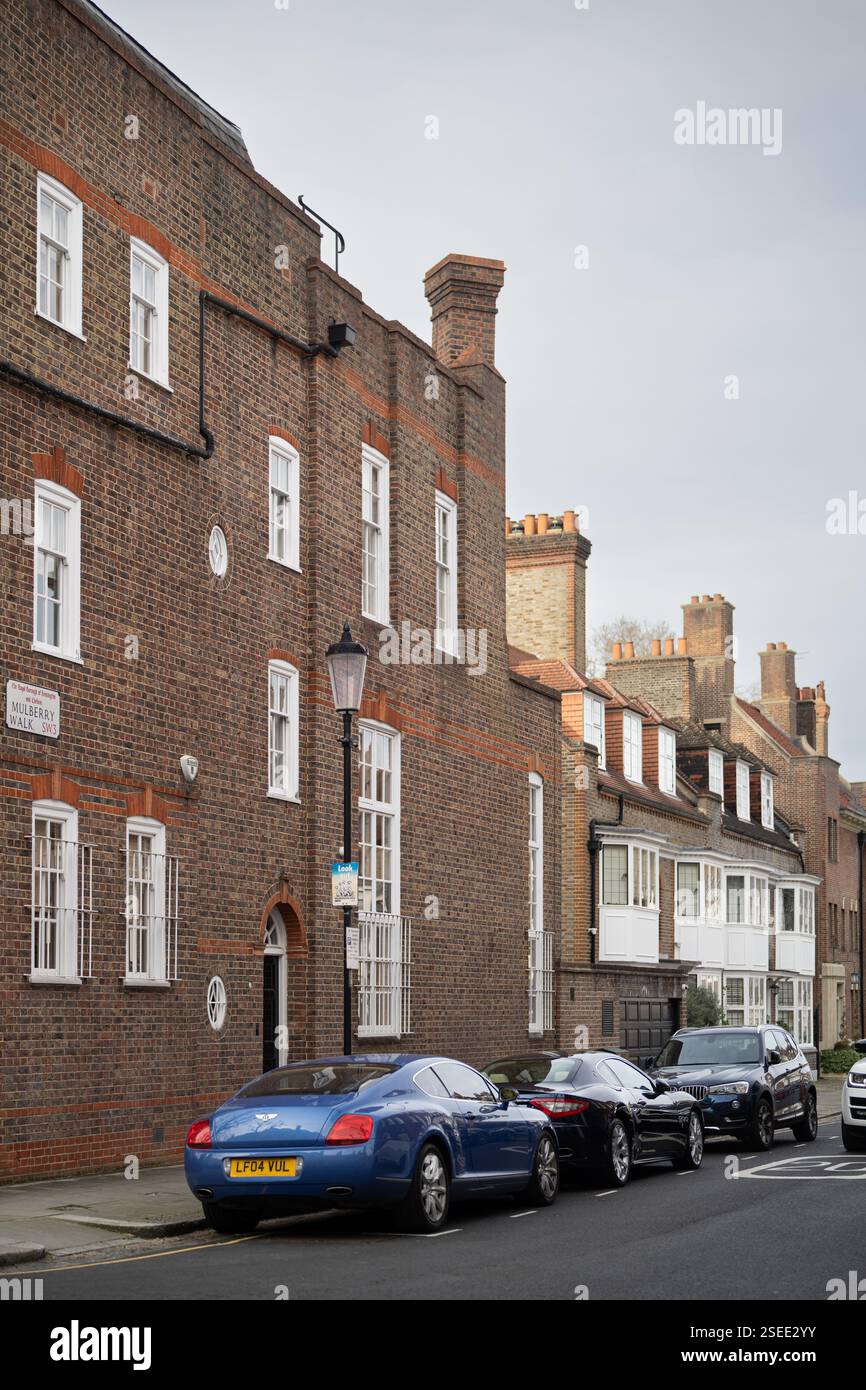 Luxury cars parked on Mulberry Walk, SW3, London, UK, near the Royal ...