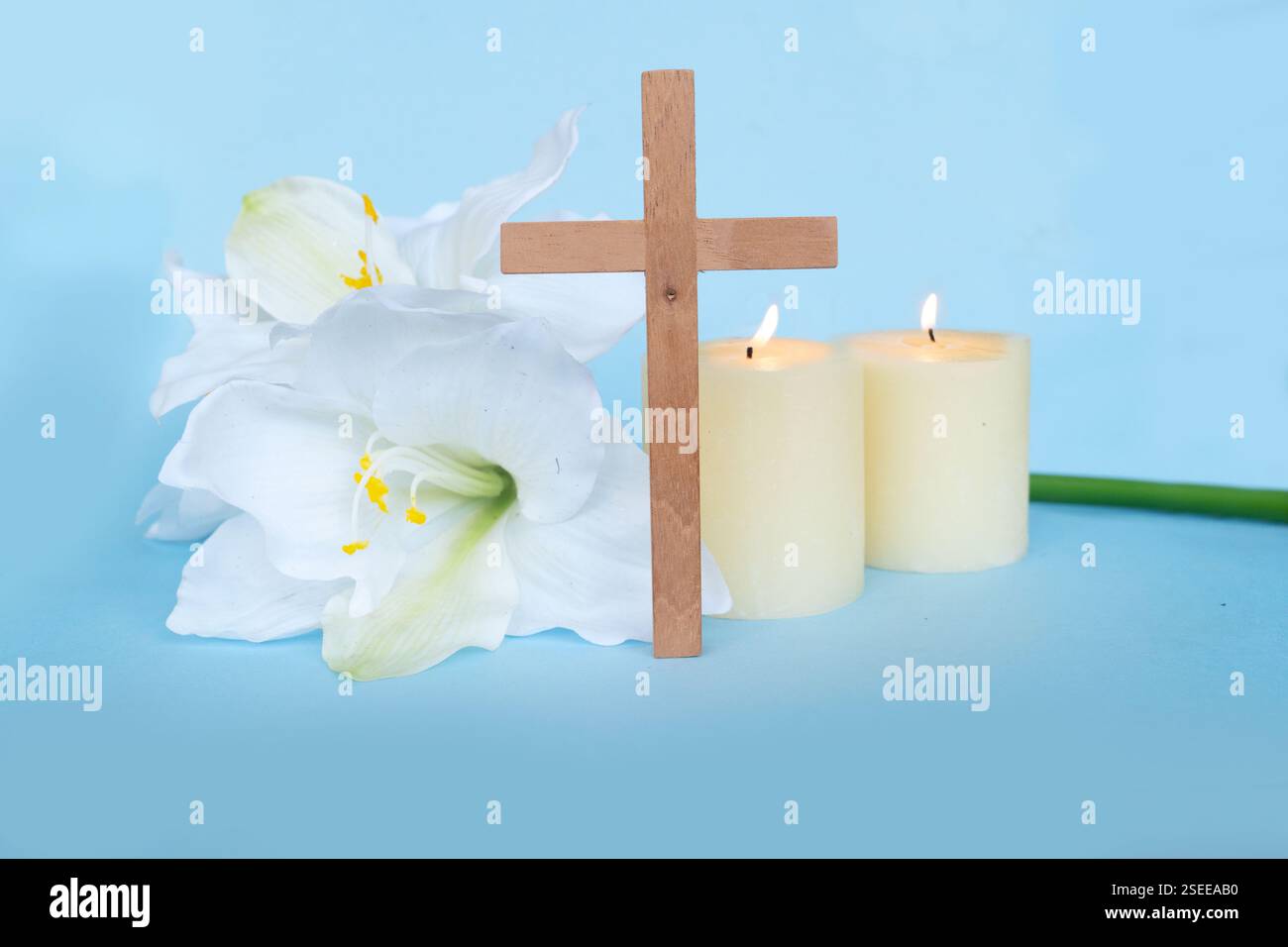 Simple design of an Easter cross with lilies Stock Photo - Alamy