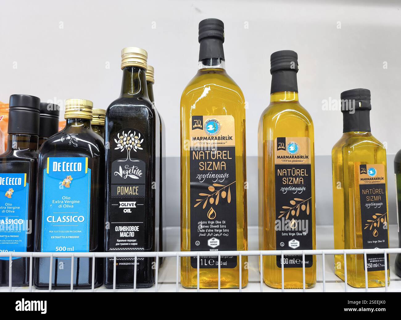 Olive oil on shelf hi-res stock photography and images - Alamy