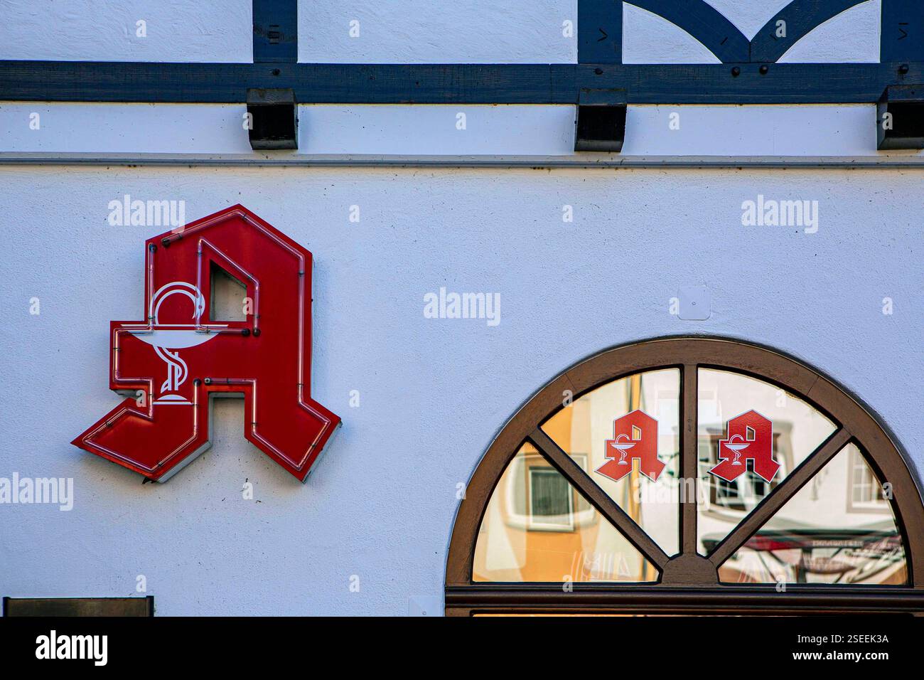 Logo einer Apotheke in Ulmen Rheinland-Pfalz . Apotheke *** Logo of a ...