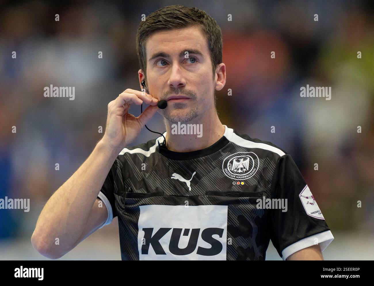 Gummersbach, Deutschland. 08th Feb, 2025. DHB Handballschiedsrichter ...