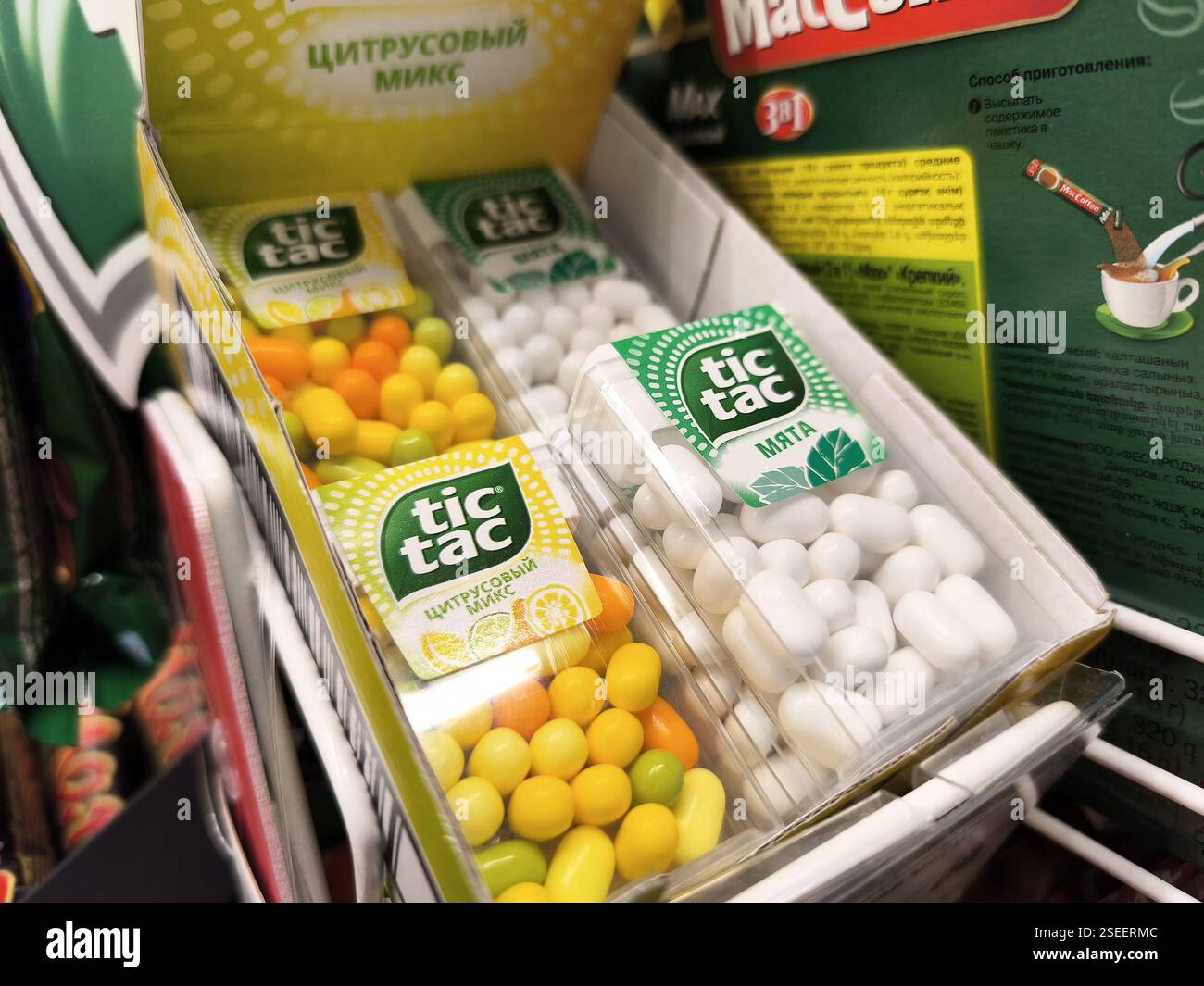 Tic tac citrus mix and mint flavors in store display Stock Photo - Alamy