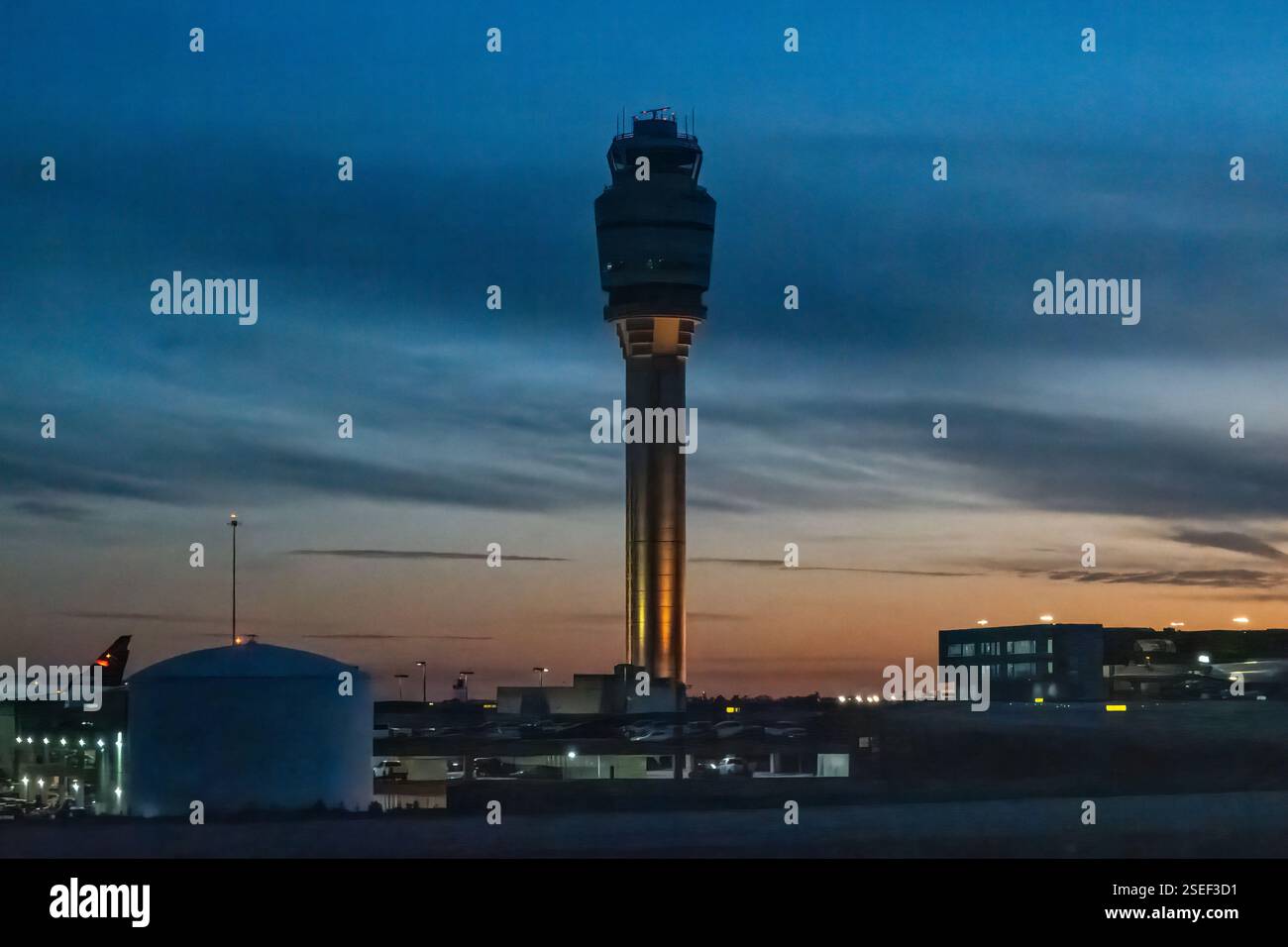 The Control tower at Hartsfield-Jackson Atlanta International Airport ...