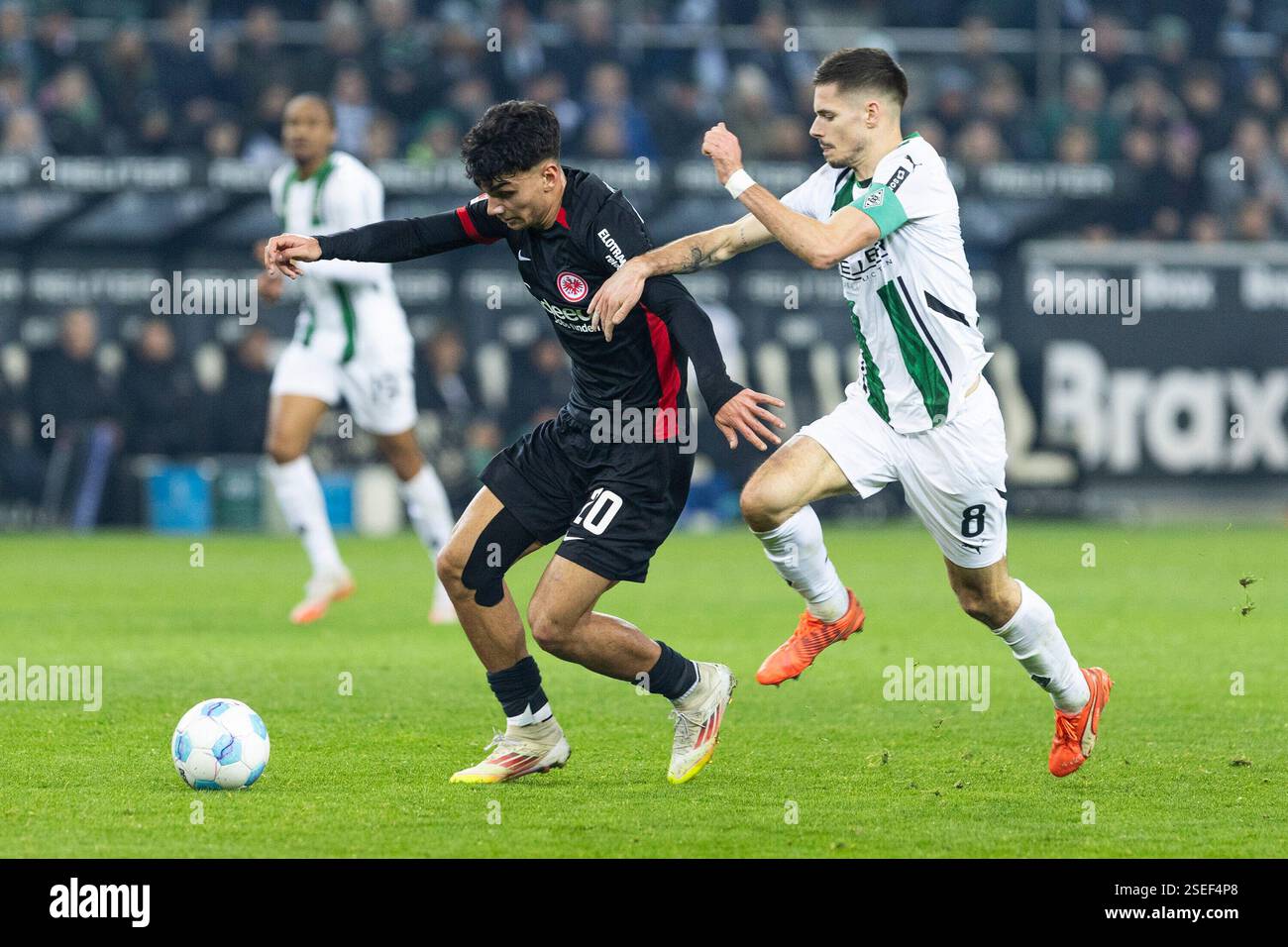 Can Uzun (Eintracht Frankfurt, #20), Julian Weigl (Borussia M?nchengladbach, #8). Bundesliga ...