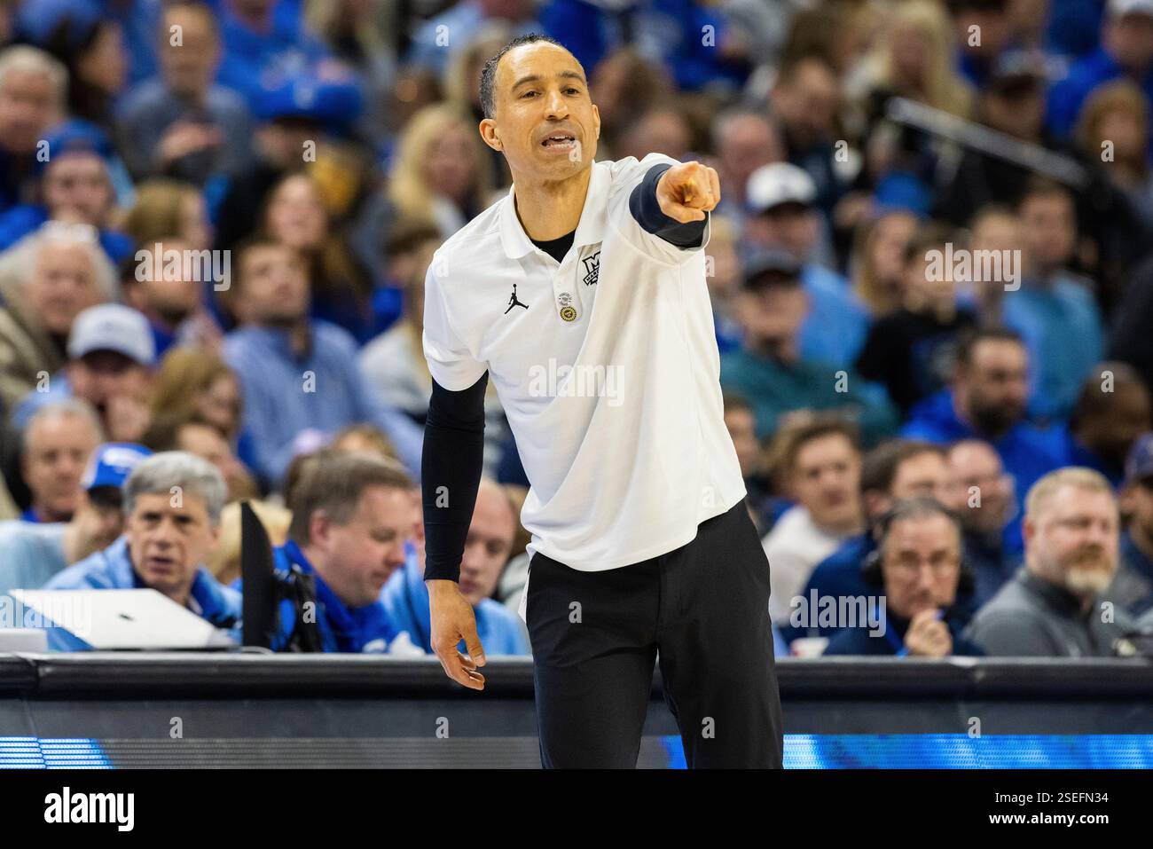 Marquette head coach Shaka Smart motions to his team during the first ...