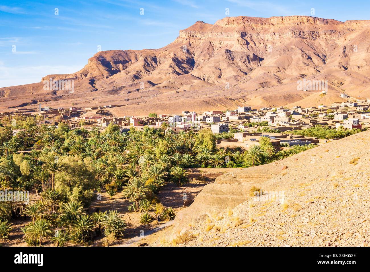 Desert oasis castle hi-res stock photography and images - Alamy