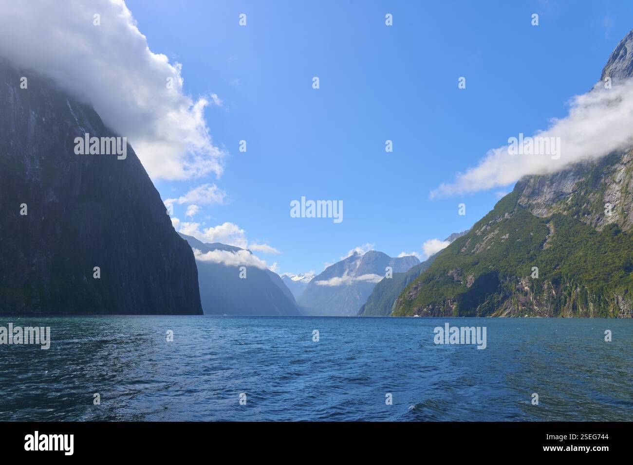 Surround shot cloudy sky in hi-res stock photography and images - Alamy