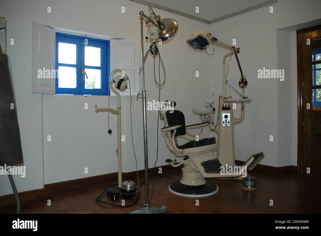 Antique dental charts hi-res stock photography and images - Alamy