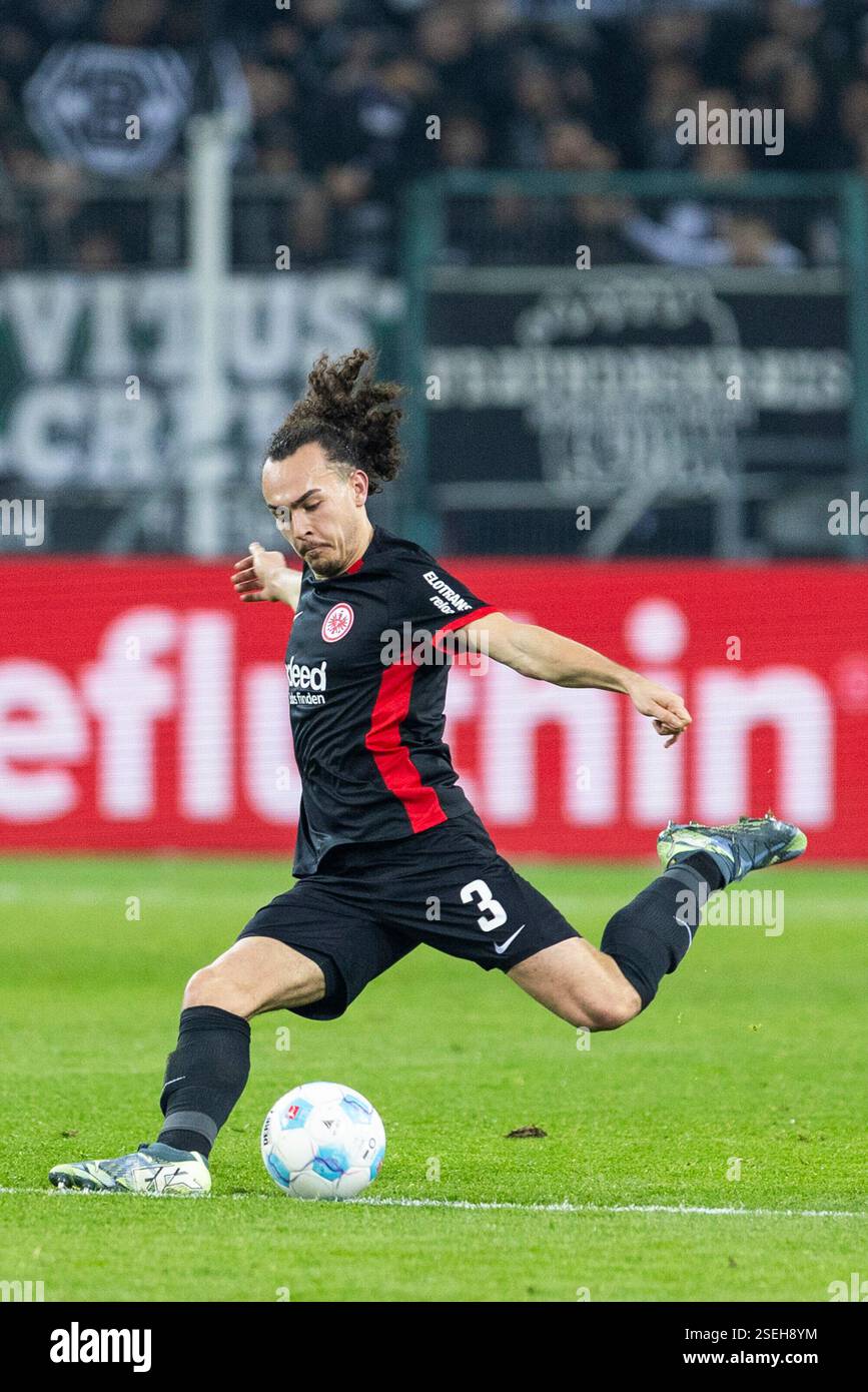 Arthur Theate (Eintracht Frankfurt #3). Bundesliga, Borussia M ...