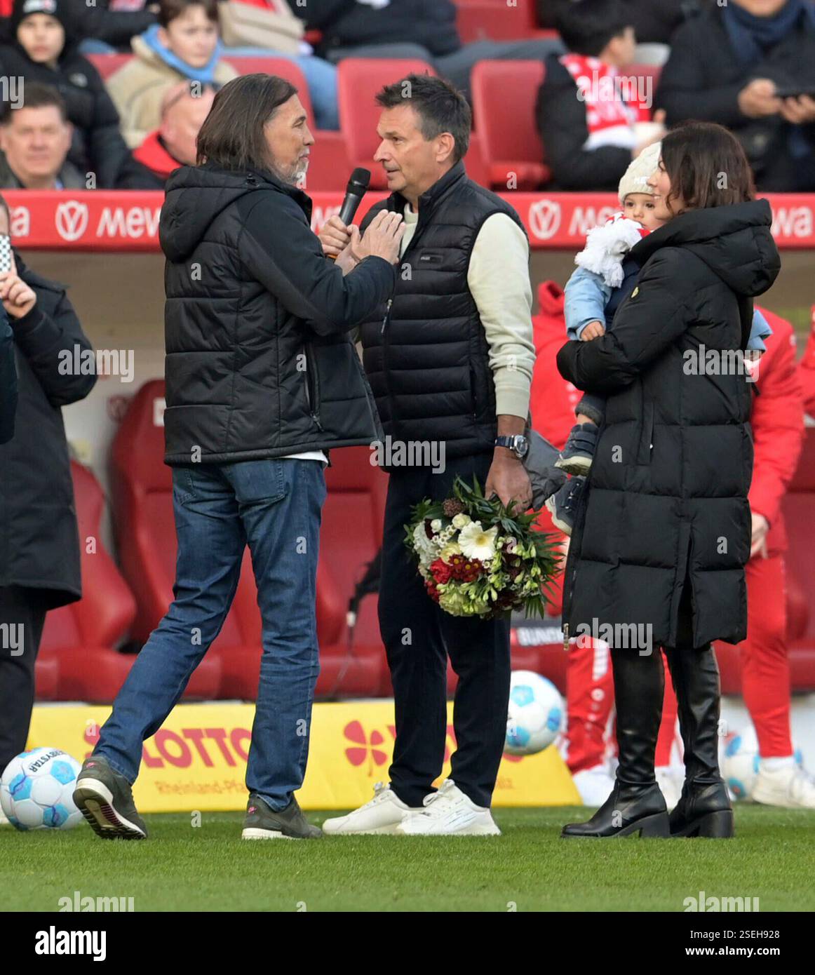 Abschied. von. Martin. Schmidt (li). durch Christian Heidel. (mi) und ...