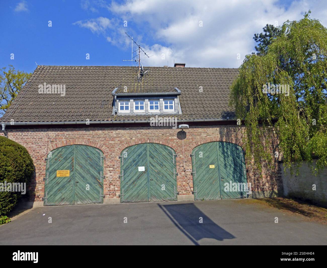 Stable, barn, residential wing Stock Photo - Alamy
