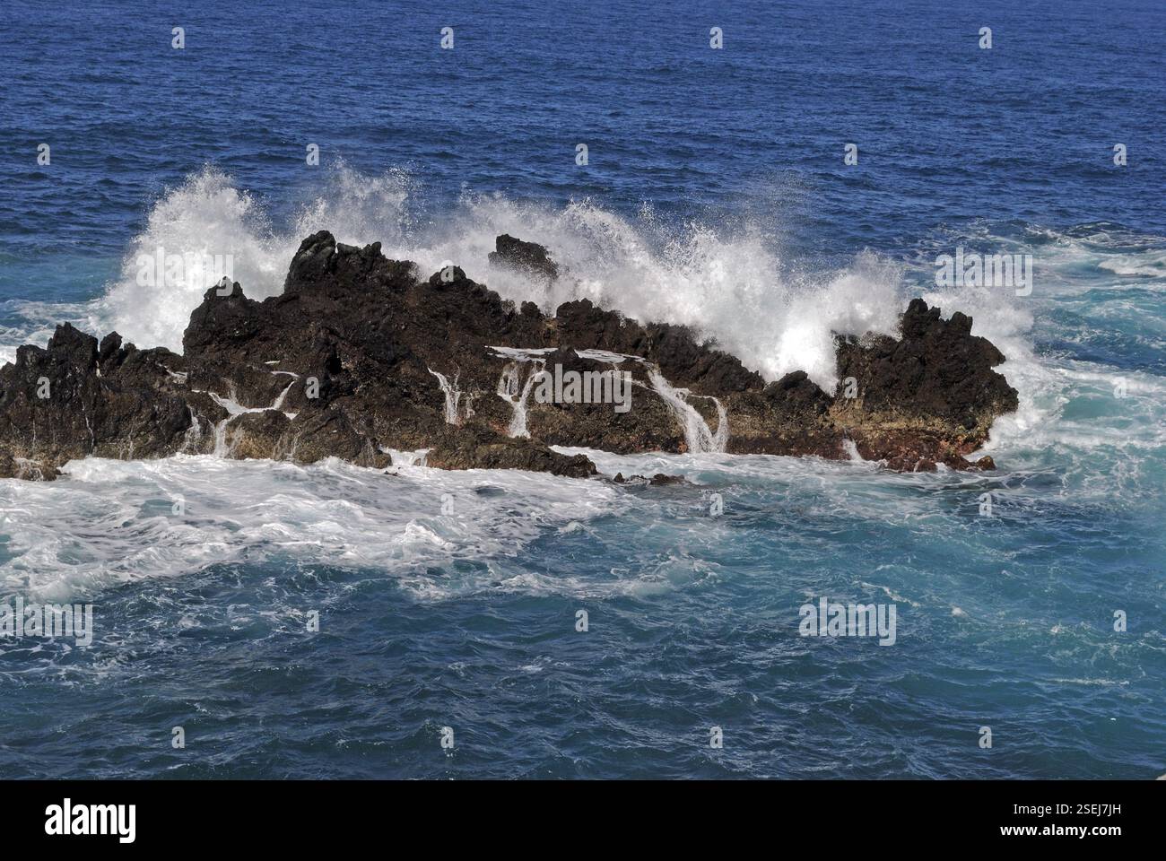 Surf’ wave rock hi-res stock photography and images - Alamy