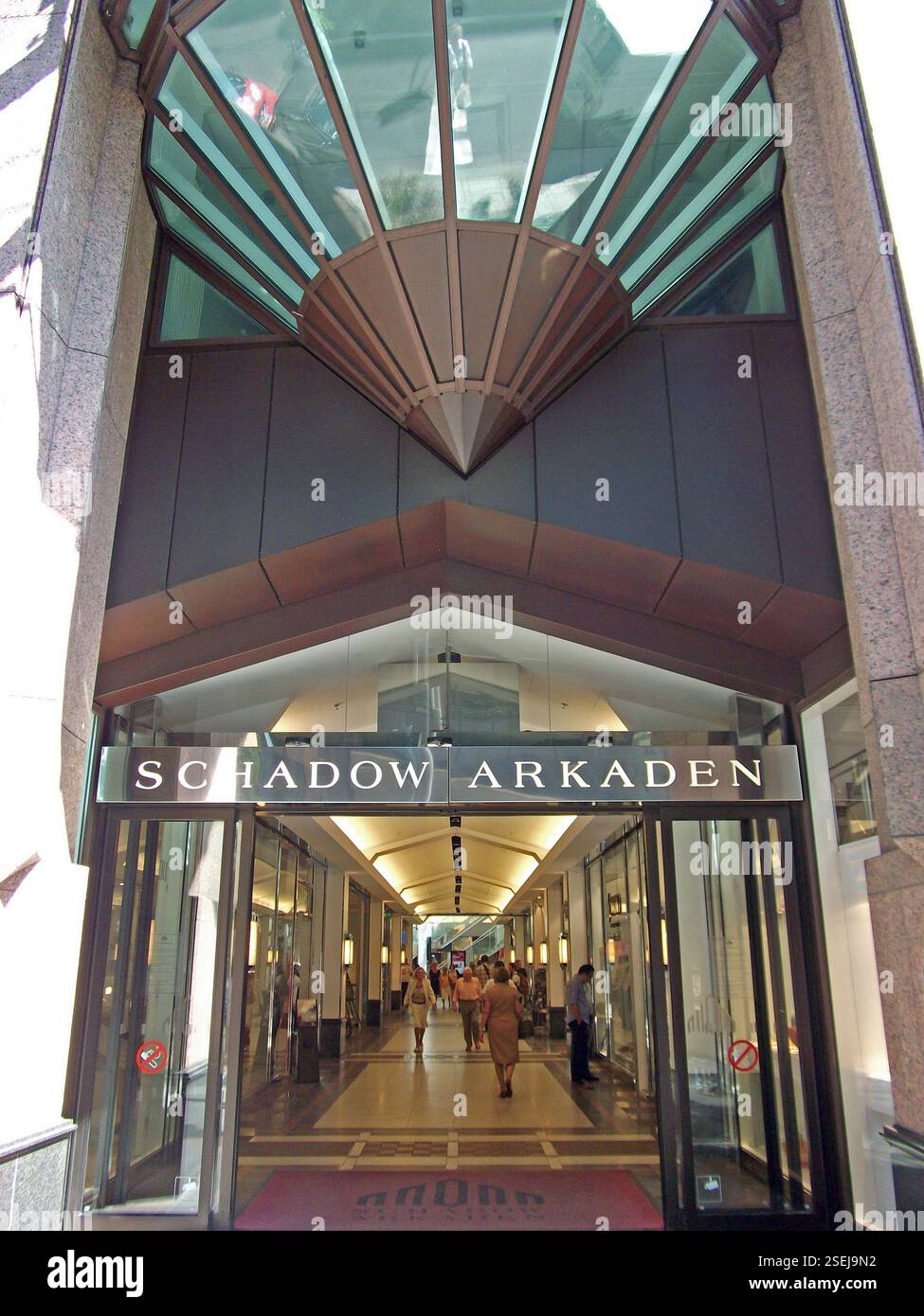 Duesseldorf, Shadow arcades, shopping centre Stock Photo - Alamy