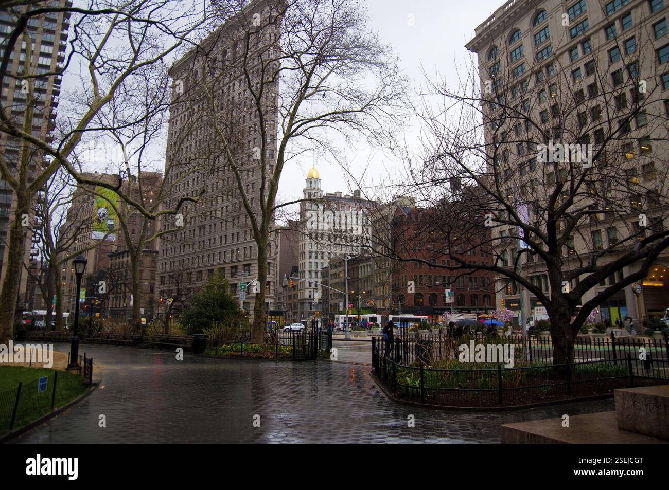 Flatiron building under the rain from the Madison Square park ...