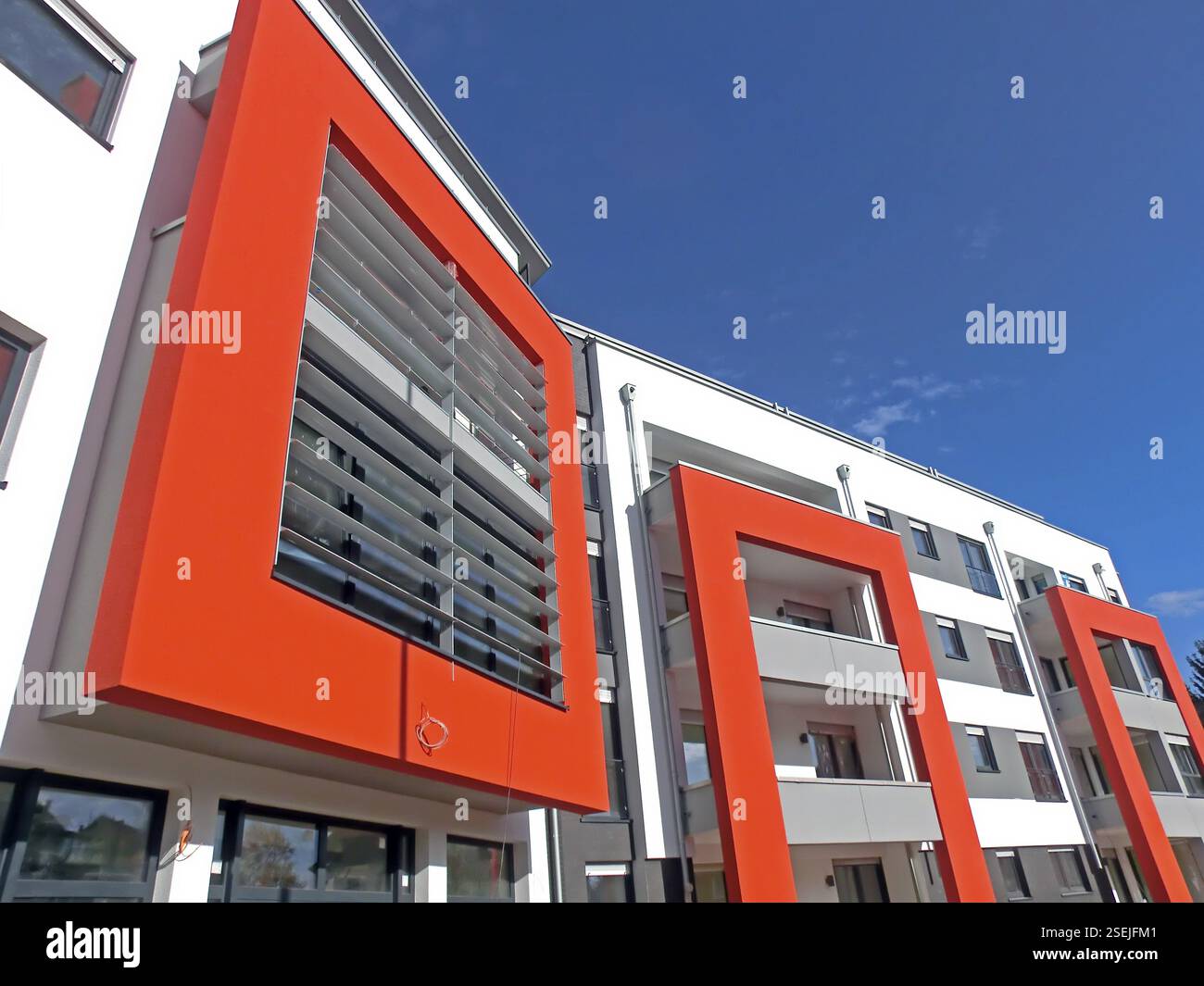 Empty new build village hi-res stock photography and images - Alamy