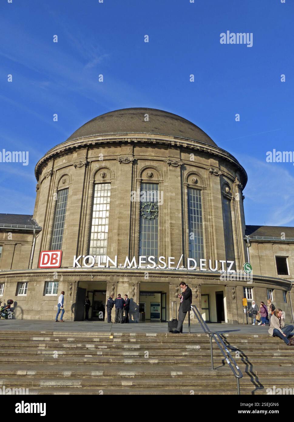 Cologne, Deutz, railway station building, DB, Cologne-Messe-Deutz Stock ...