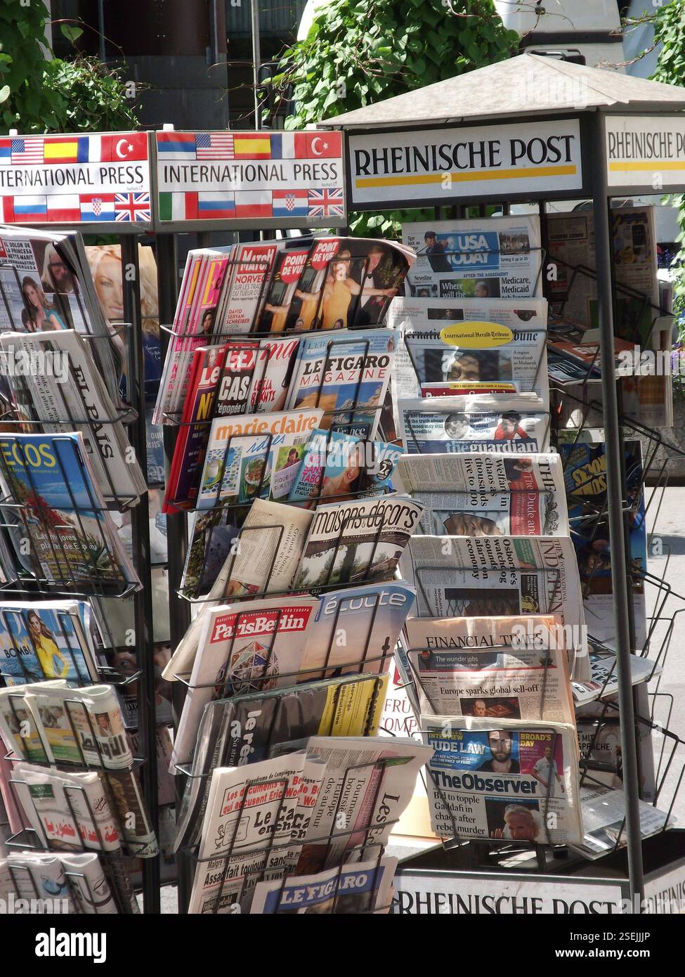 Newspaper sales stand Stock Photo - Alamy
