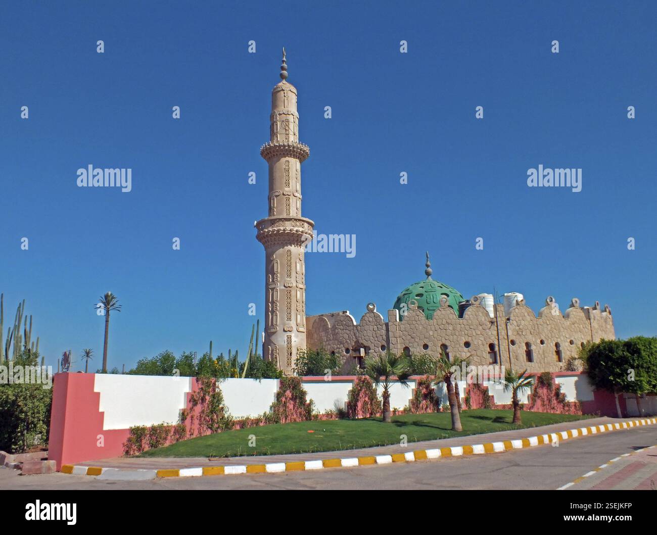 Egypt, Hurghada, mosque, minaret, Africa Stock Photo - Alamy