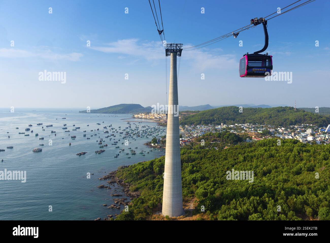 Vietnam gondola hi-res stock photography and images - Alamy