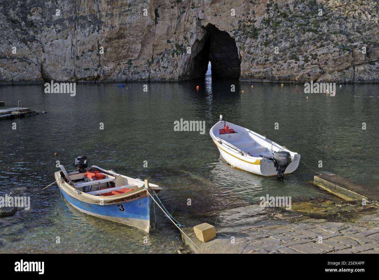 Malta, Goza, rock face, inland sea, tunnel, sea connection, boats ...