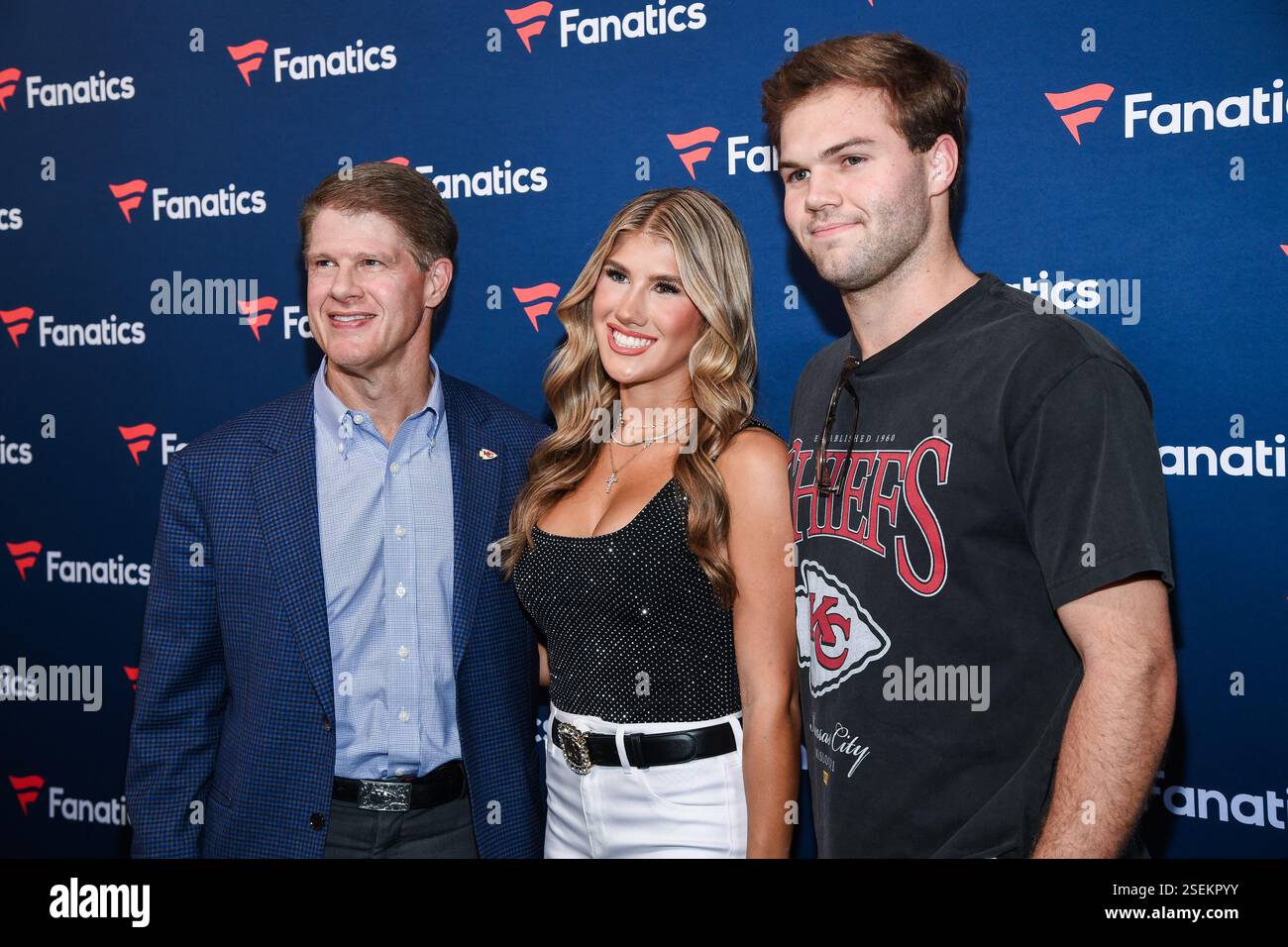 New Orleans, USA. 08th Feb, 2025. Clark Hunt, Ava Hunt, Knobel Hunt ...