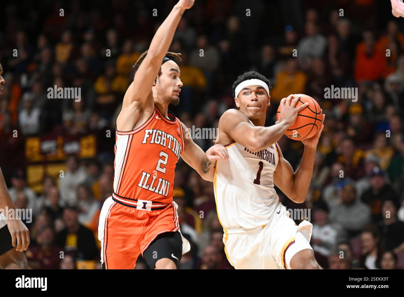 Minnesota guard Isaac Asuma (1) drives past Illinois guard Dra Gibbs ...