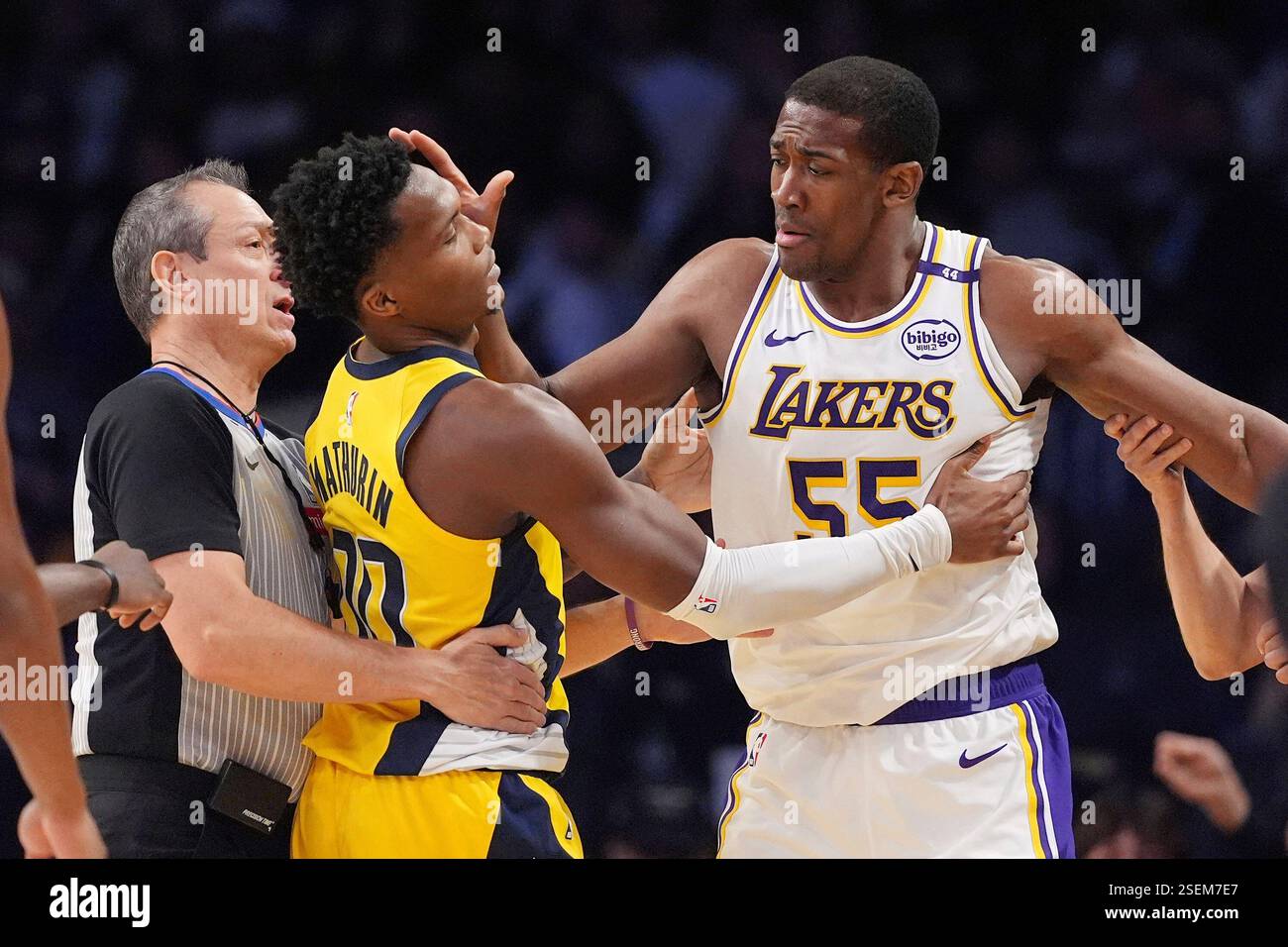 Indiana Pacers guard Bennedict Mathurin (00) and Los Angeles Lakers ...