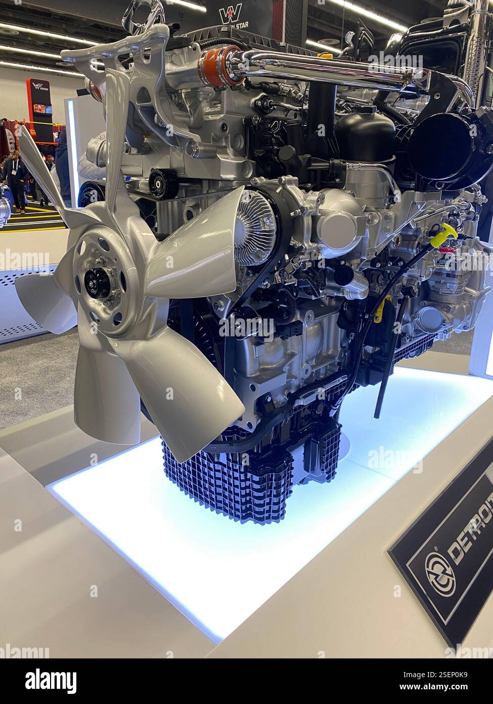 Detroit Diesel DD15 engine on display at the Expocam truck show in ...
