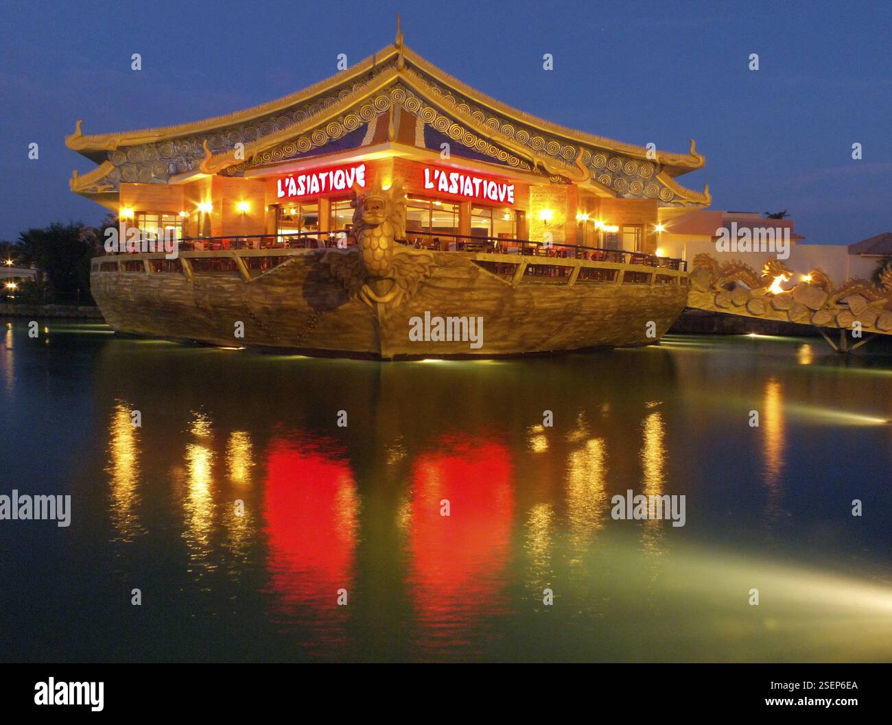 Empty restaurant africa hi-res stock photography and images - Alamy