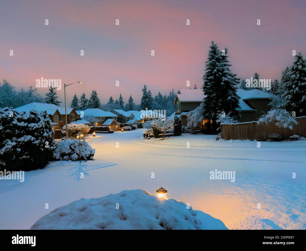 Pacific northwest winter heavy snow fallen on homes during after storm ...