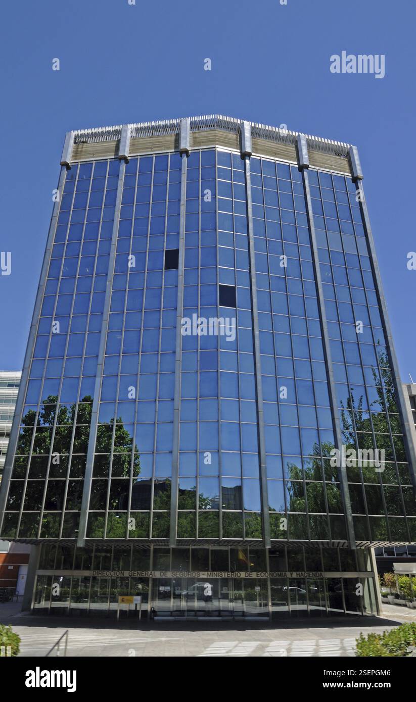 Madrid tower blocks hi-res stock photography and images - Alamy