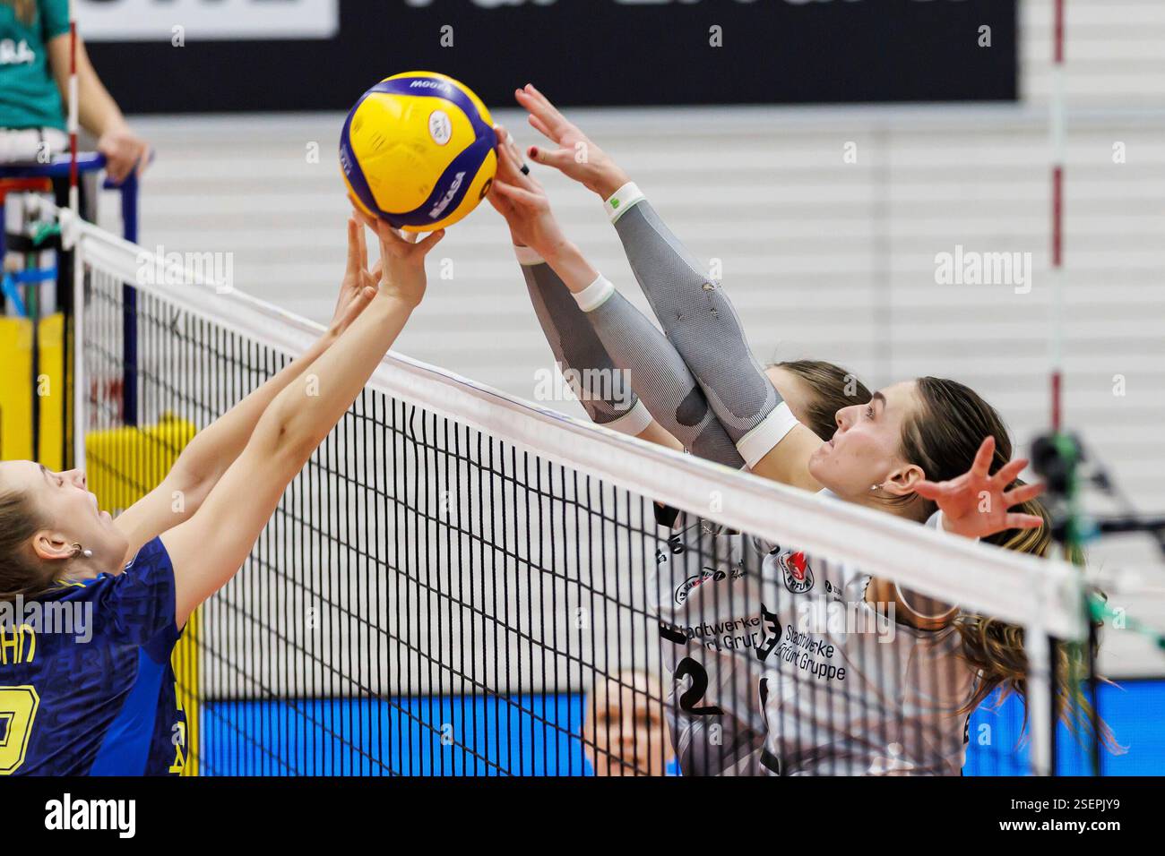 Erfurt, Deutschland. 08th Feb, 2025. Elizabeth Sandbothe (Schwarz-Weiss ...