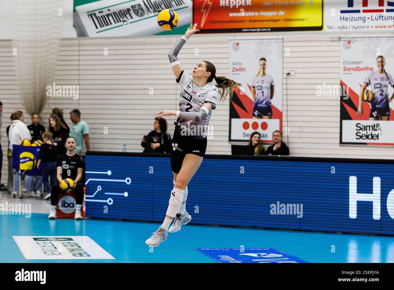 Erfurt, Deutschland. 08th Feb, 2025. Elizabeth Sandbothe (Schwarz-Weiss ...