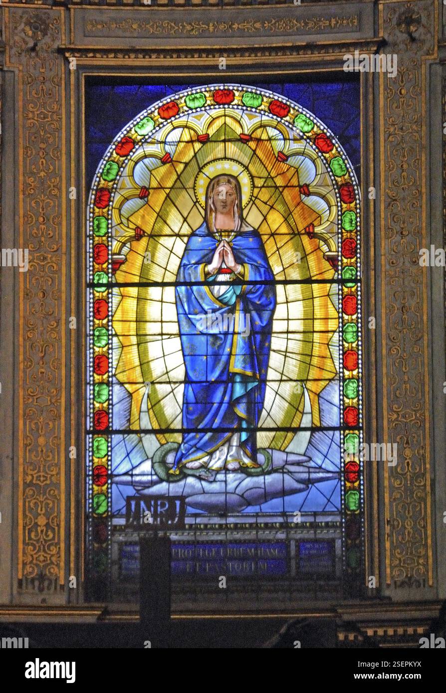 Building colourful windows hi-res stock photography and images - Alamy