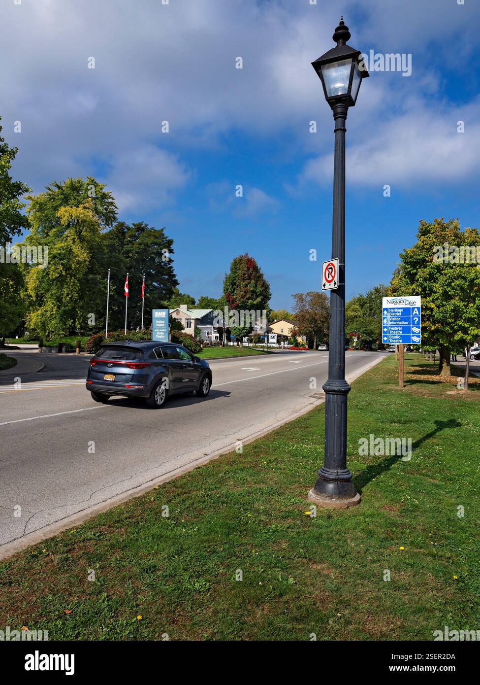 Niagara on the Lake, Canada / Picturesque street scene along Picton ...