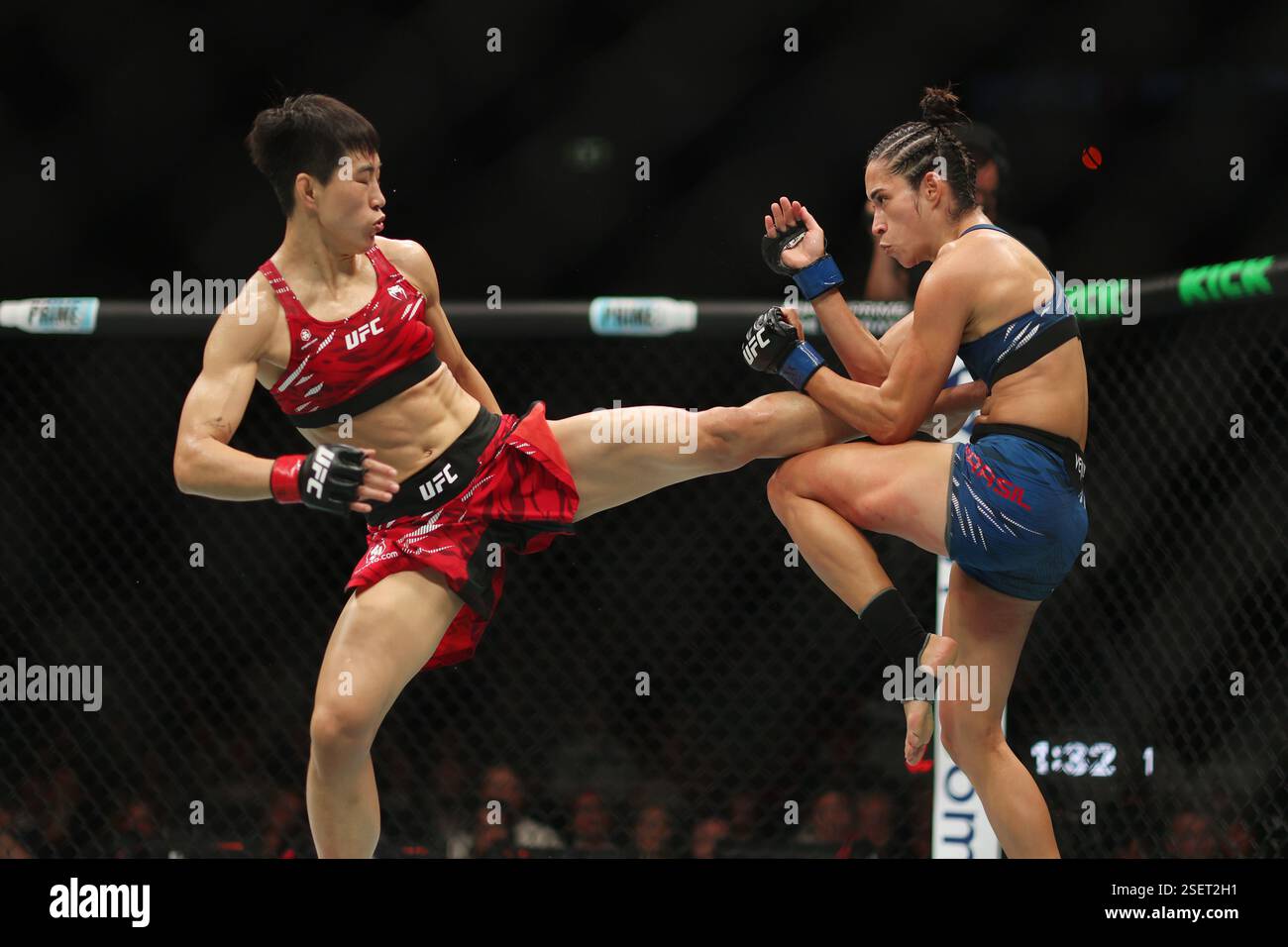 Sydney, Australia. 09th Feb, 2025. Wan Cong of China (L), in her women ...