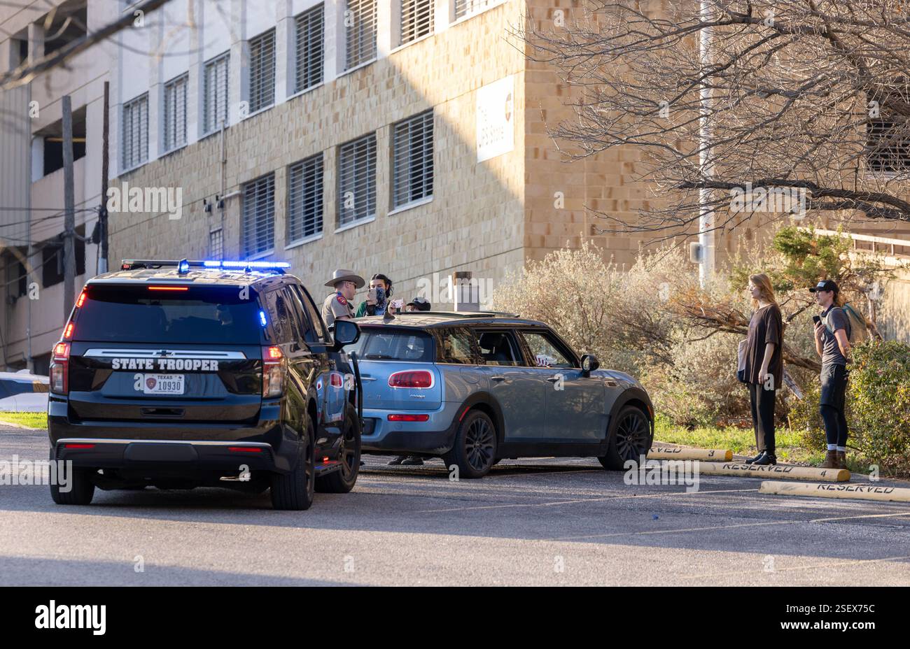 Approach officers hi-res stock photography and images - Alamy