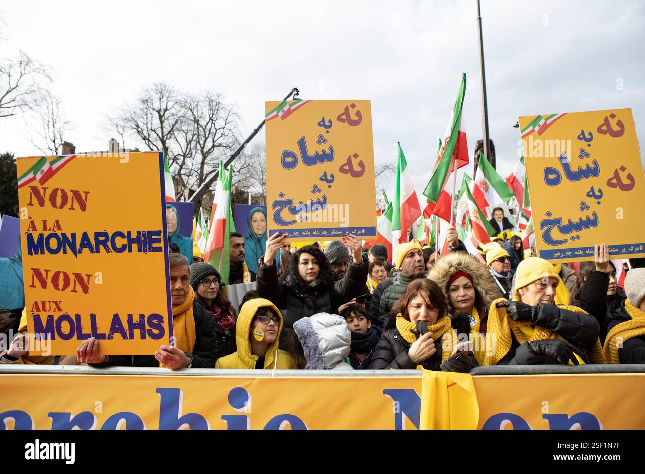 Paris, France. 08th Feb, 2025. Protesters display large yellow signs ...