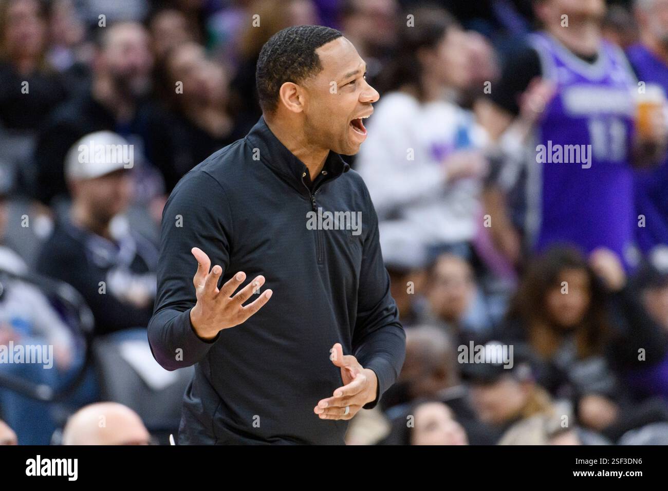 New Orleans Pelicans head coach Willie Green gestures during the second ...