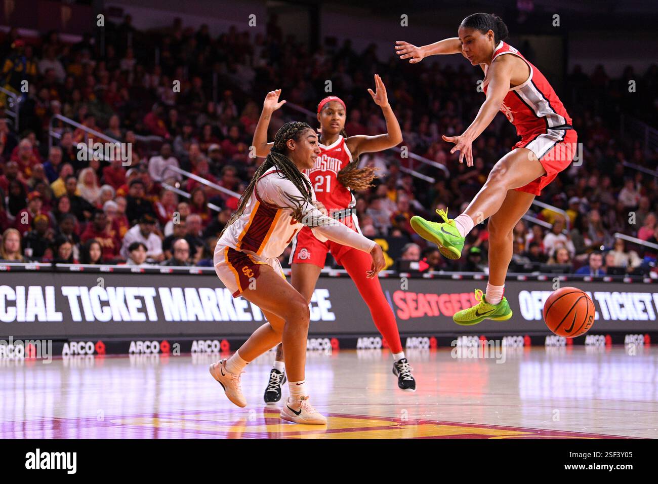 LOS ANGELES, CA - FEBRUARY 08: USC Trojans guard Kennedy Smith (11 ...
